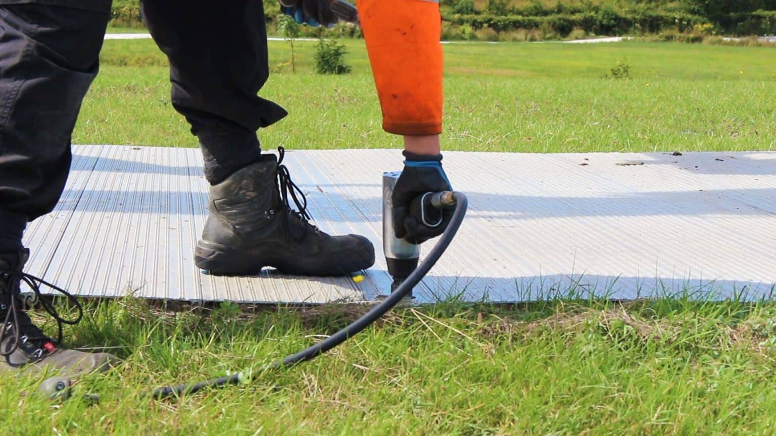 Heavy-Duty Trackway Mats for Engineering Projects | Davis Track Hire